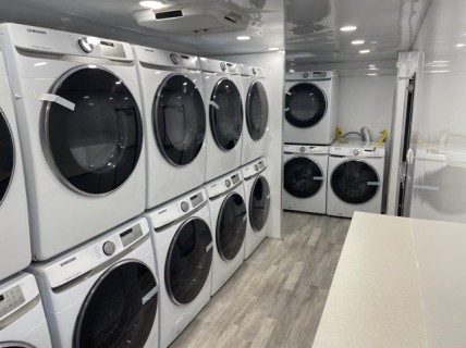 Mobile Laundry Trailer: 8-Station Laundry | MO Great Dane / Total Trailers