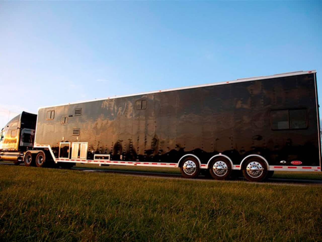 53ft Race Trailer with Custom Living Quarters | MO Great Dane / Total ...