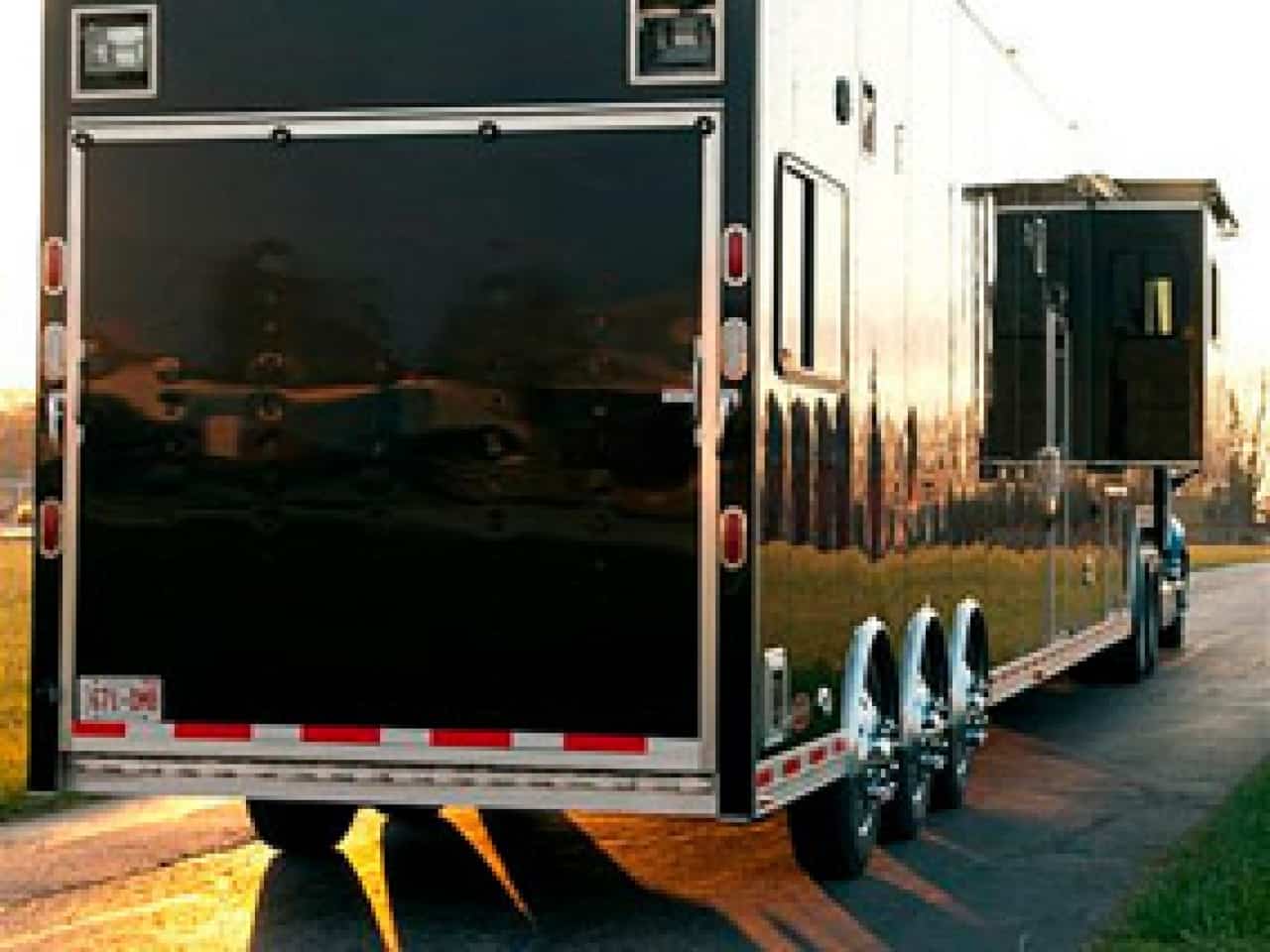 53ft Race Car Semi Trailer with Living Quarters | MO Great Dane / Total ...