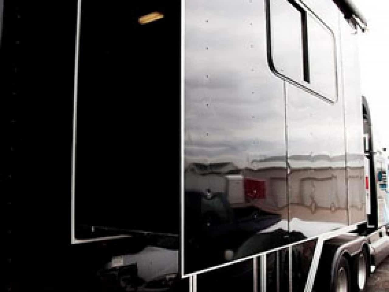 53ft Race Car Semi Trailer with Living Quarters | MO Great Dane / Total ...
