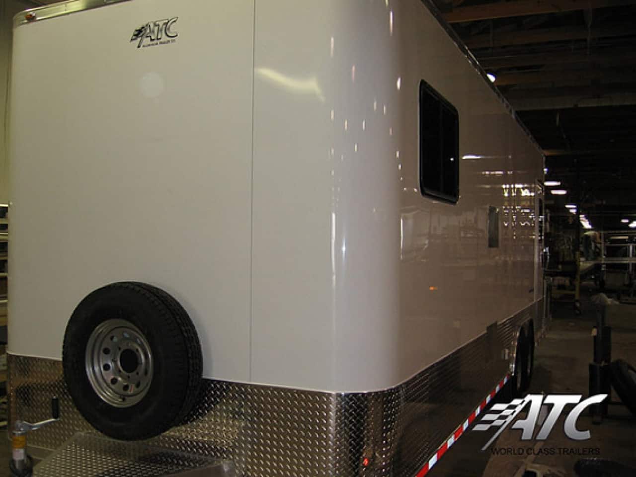 Custom Oil Field Locker Room Trailer | MO Great Dane / Total Trailers ...