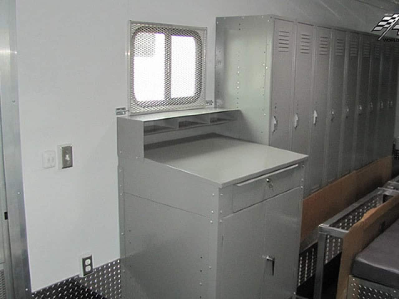 Custom Oil Field Locker Room Trailer | MO Great Dane / Total Trailers ...