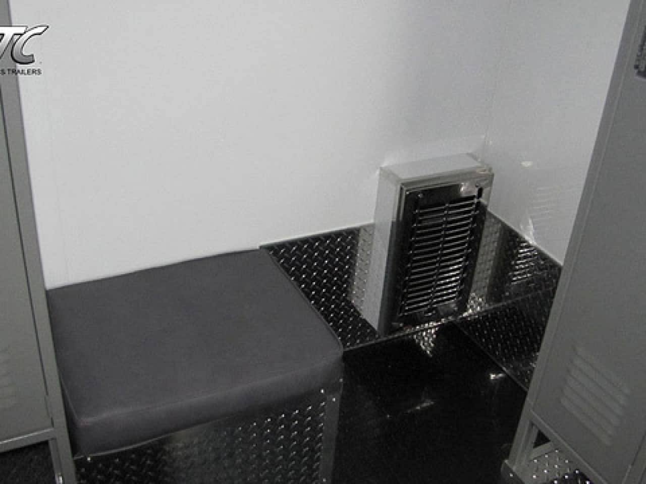 Custom Oil Field Locker Room Trailer | MO Great Dane / Total Trailers ...