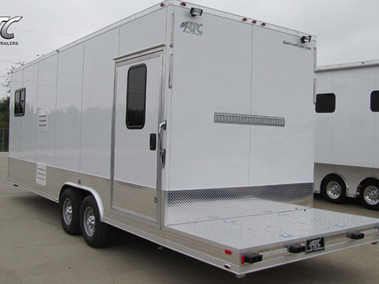 Custom Oil Field Locker Room Trailer | MO Great Dane / Total Trailers ...