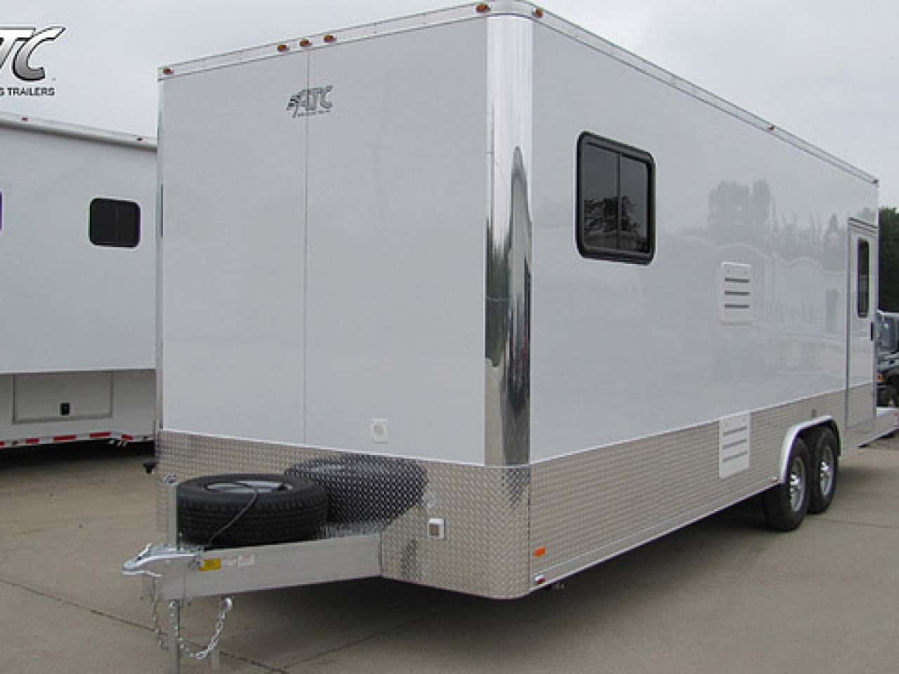 Custom Oil Field Locker Room Trailer | MO Great Dane / Total Trailers ...