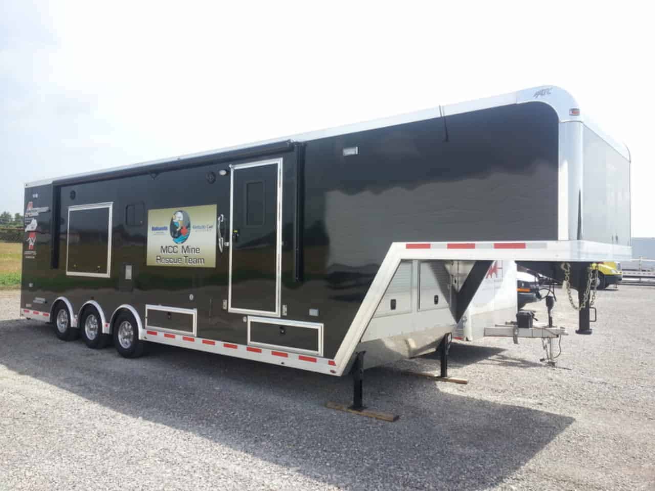 Custom Mobile Laboratory Trailers | MO Great Dane / Total Trailers trailers