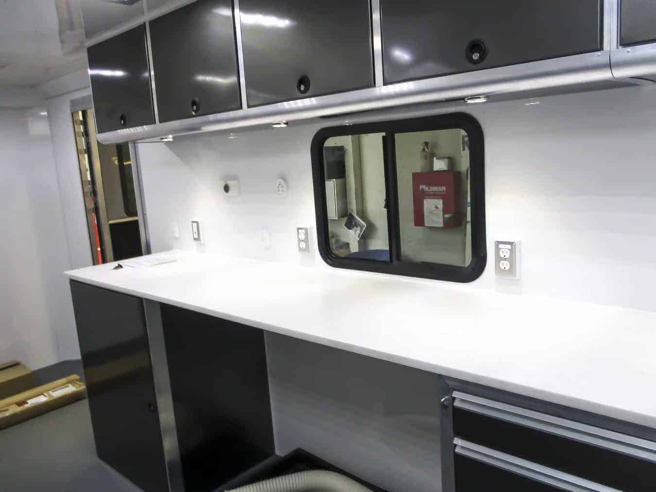 28ft Mobile Lab Trailer with Safety Shower | MO Great Dane / Total ...