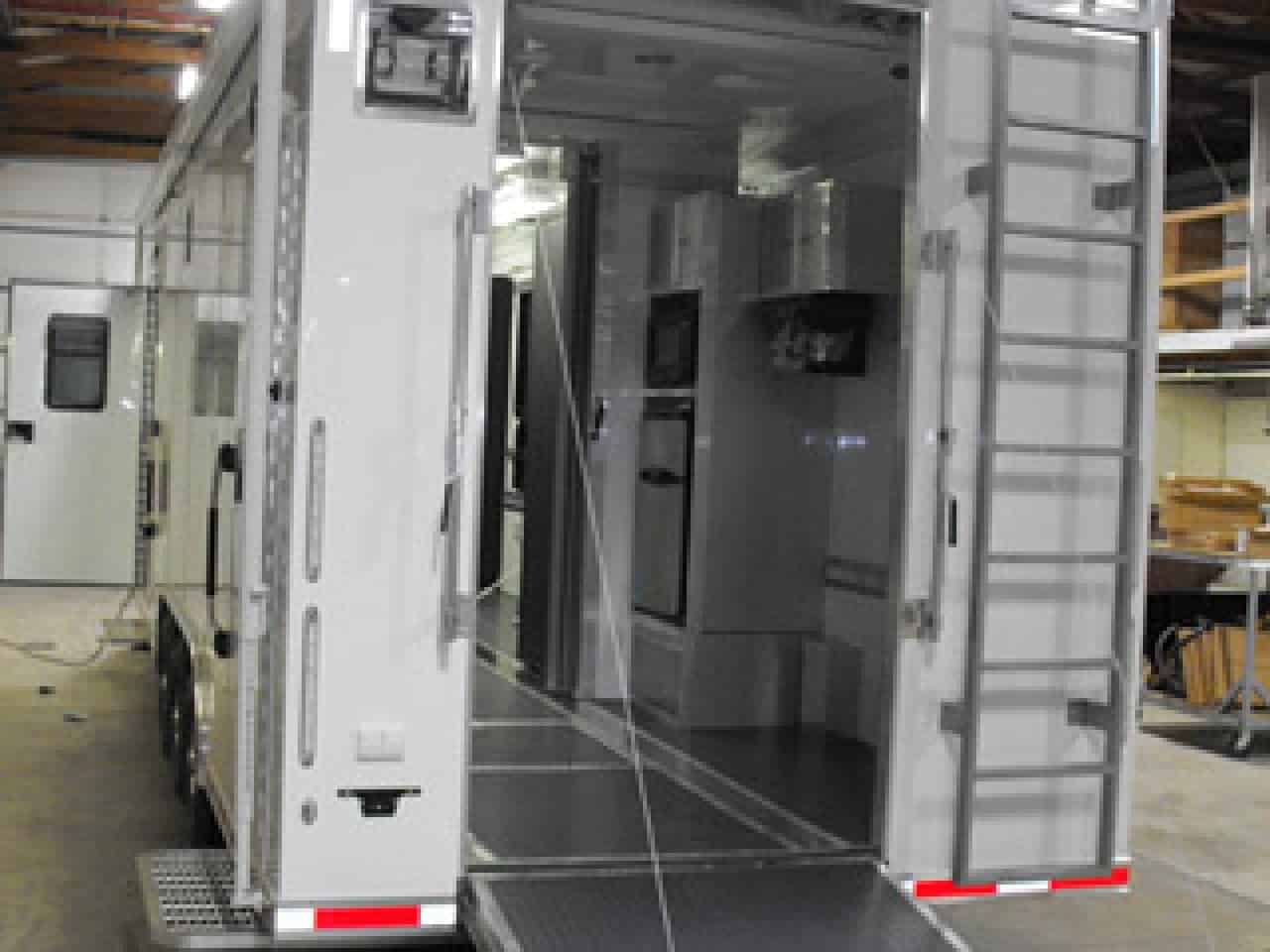 Wedge Nose Command Hazmat & Decon Trailer | MO Great Dane / Total ...